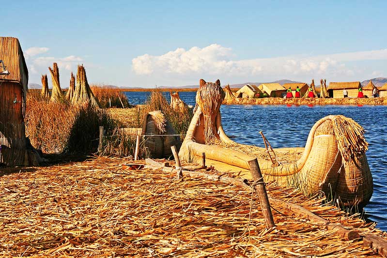 🌊 Experience the Magic: Discover the Uros Floating Islands
